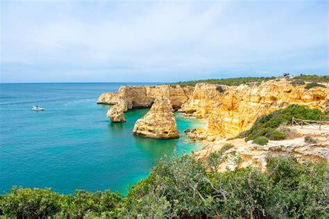 프라이아 드 마리 냐 가장 아름 다운 해변 알가 르 베 포르투갈 대서양 해안의 아름 다운 풍경 맑은 녹색과 푸른 물 절벽 및 암석 0명에 대한 스톡 사진 및 기타 이미지