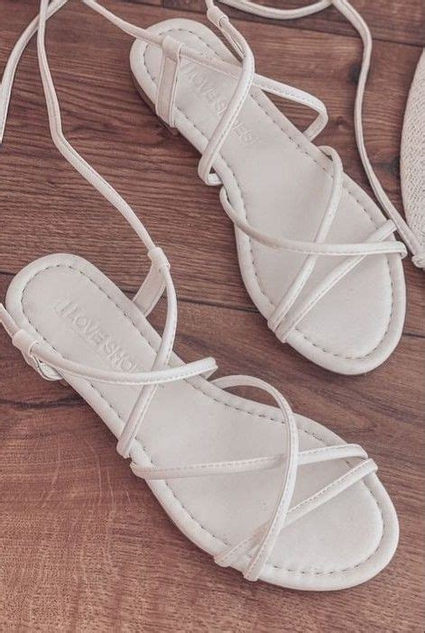 Жіноче взуття кросівки кеди туфлі лофери босоніжки шльопанці On Instagram Найочікуваніша