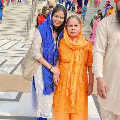 𝓓𝓮𝓮𝓹𝓪 𝓼𝓲𝓷𝓰𝓱 Deepa Singh • Threads Say More