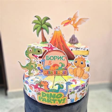 Картонена торта Динозаври