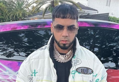 Anuel AA ex de Karol G cambió su carro deportivo por un tanque a prueba de balas Infobae
