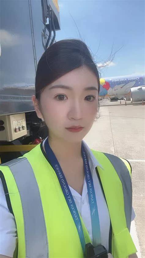 要放大皮卡丘不小心放大到自己的臉 在機坪真的會熱死掉 機坪日常