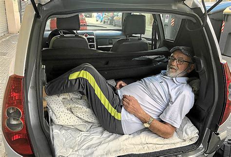 Hombre Duerme En El Maletero De Un Coche En Palma