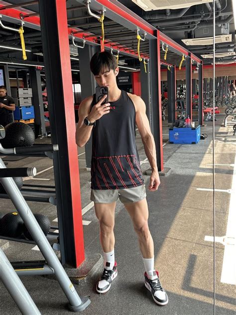 Pin By Shuaspeach On Gym Boys Asian Actors Gym Boy Asian Boys