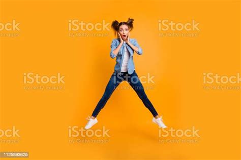 전체 길이 몸 크기 보기 좋은 사랑 스러운 매력의 스포티 슬림 가냘픈에 대한 스톡 사진 및 기타 이미지 가냘픈 건강한 생활방식 경외감 Istock