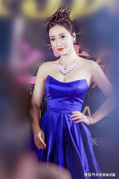 柳岩真是“天生尤物”，这“凹凸感”，着实撩人 搜狐大视野 搜狐新闻