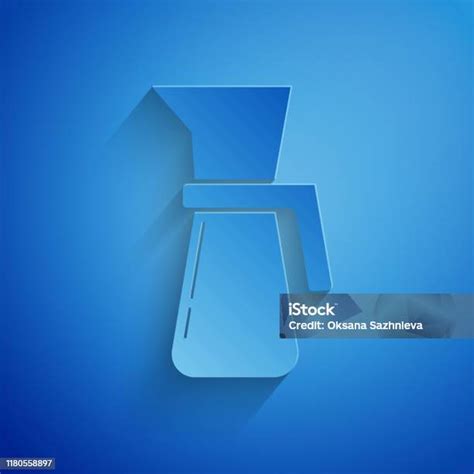 종이 절단 파란색 배경에 격리 된 건조 및 액체 식품 아이콘을 측정하기 위해 측정 컵 손잡이가 달린 플라스틱 그라디드 비커 종이 아트 스타일입니다 벡터 일러스트레이션 가정