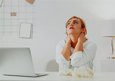 목디스크 초기증상 8가지 원인 증상 치료방법 및 운동 두통 가슴 등 통증 네이버 블로그