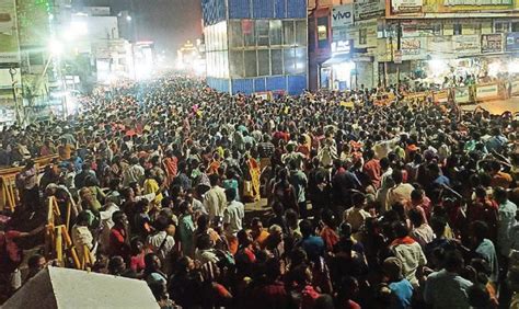 திருவண்ணாமலையில் பவுர்ணமியையொட்டி லட்சக்கணக்கான பக்தர்கள் கிரிவலம் Lakhs Of Devotees Visit