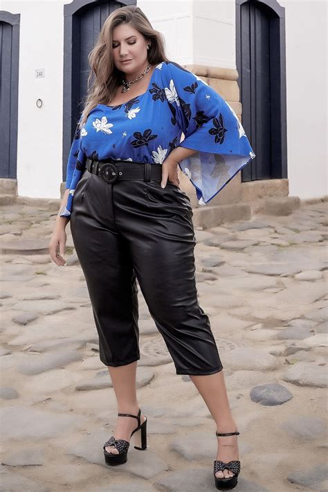 Calça Plus Size Pantacourt Preta Em Pu Vk Moda Plus Size