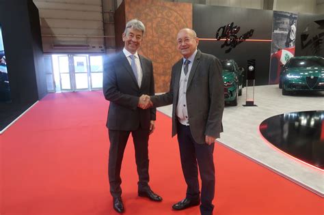 Изложението „Автомобилен салон София 2024“ преминава при висок интерес БЪЛГАРСКА ТЪРГОВСКО