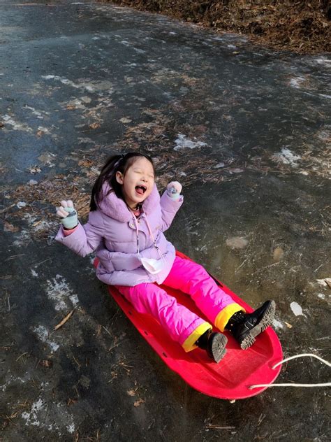 2022127 집근처 카페에 얼음썰매 태워주러 2022127 집근처 카페에 얼음썰매 태워주러