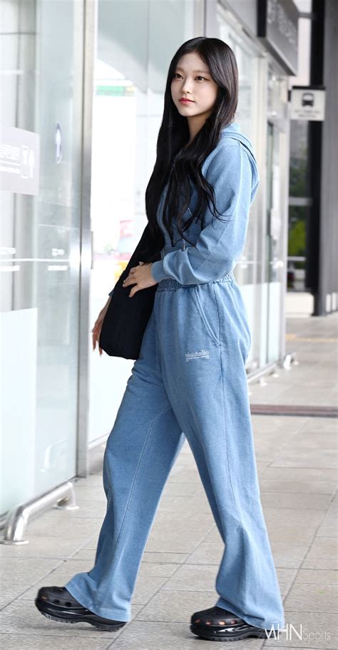 더쿠 유행 중인 크록스 스타일리시하게 신는 법