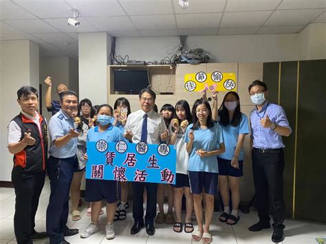 崇仁醫專關懷校外賃居生 校長黃財尉偕主管中秋送暖