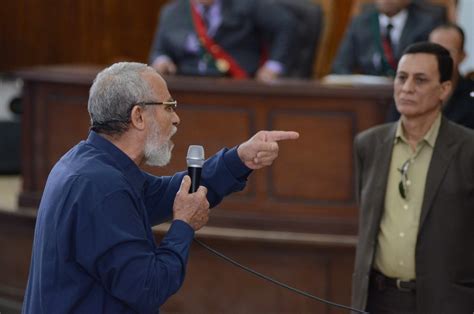 غدا محاكمة بديع و738 متهما بـفض رابعة