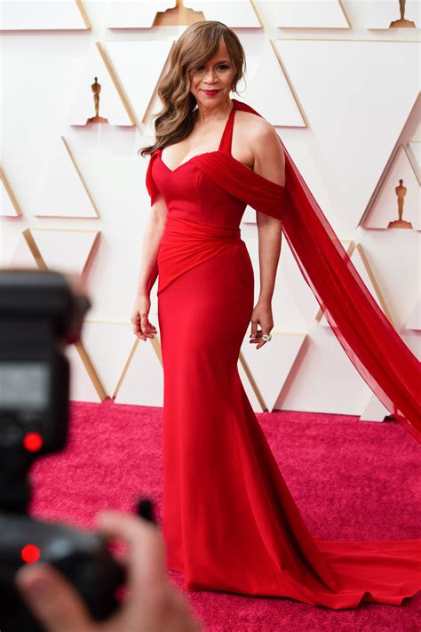 Rosie Perez Talks The Flight Attendant Season 2 Oscars Dress And More
