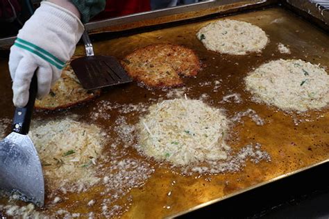 고기전 또는 부침개를 기름에 튀기고 있는 손 유토이미지 상세페이지 베이직샵 사진 20388540