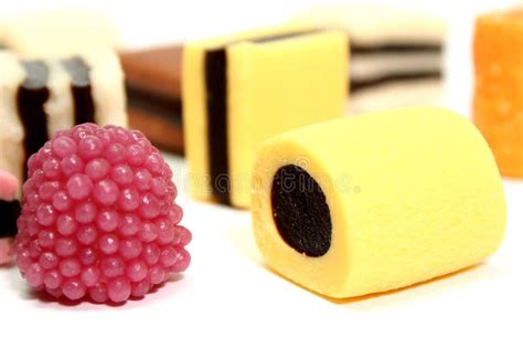 Fruchtbonbons In Form Von Verschiedenen Farbenrollen 2 Stockbild Bild Von Gummiartig