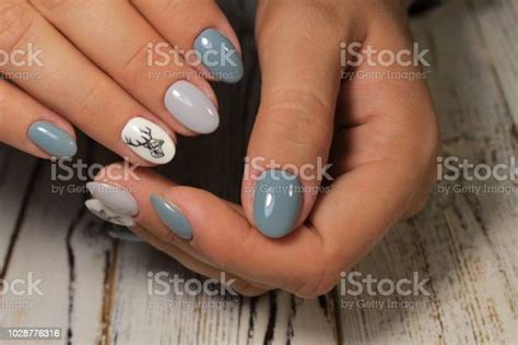 놀라운 자연 손톱입니다 깨끗 한 매니큐어와 여자의 손입니다 젤 폴란드어 적용입니다 0명에 대한 스톡 사진 및 기타 이미지 0명 디자인 매니큐어 미용술 Istock