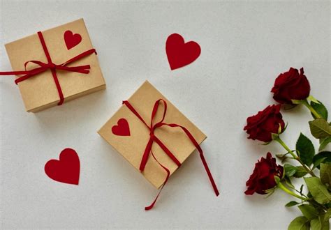 کادوی ولنتاین برای دختر و پسر چی بخریم ؟ 100 ایده ی جذاب Komolife