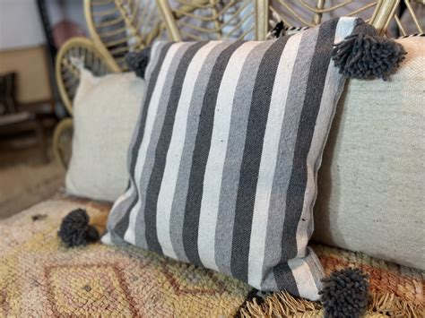 Coussin Pompon Timine Kamostyle