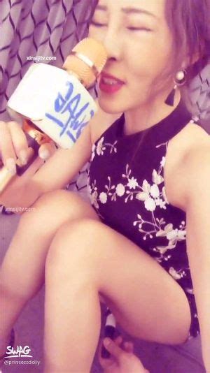 Watch 经典收藏系列六强上女主播 被导播要求露着奶头播新闻 在观众面前被狠射满脸精液 X Sex Asian Porn SpankBang