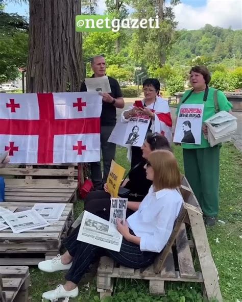 თბილისის შემდეგ პატიმრების დედები თავიანთი შვილების წერილების დასარიგებლად სამეგრელოში ჩავიდნენ