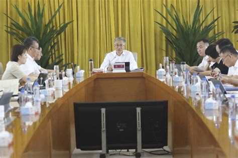 李军主持召开九届市政府第50次常务会议