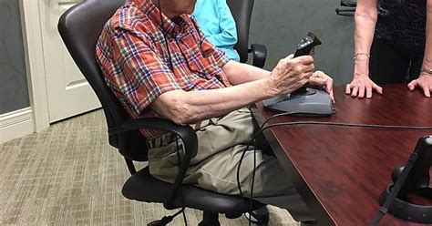 90 Year Old Pilot Tries Vr Flight Simulation X Plane 11 Imgur