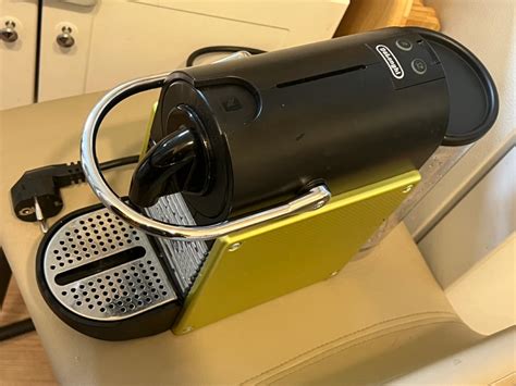 네스프레소 이니시아 캡슐커피머신 당근 중고거래