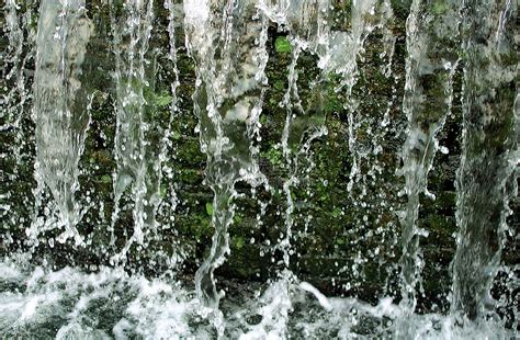 流水高清图片下载 正版图片500472049 摄图网