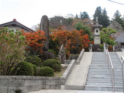 忌部の秋大川端の花街道花壇と慈恩寺 忌部公民館