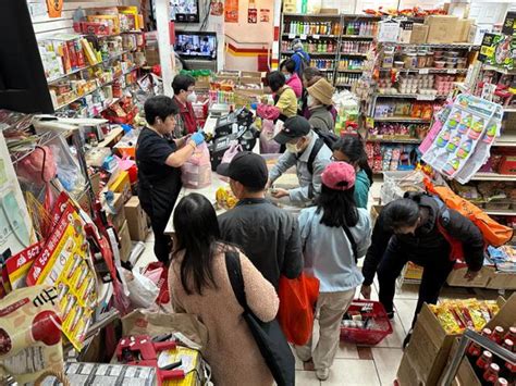 르포 화장실에도 물건 쟁였다 관세전쟁 직격타 맞은 美 차이나타운