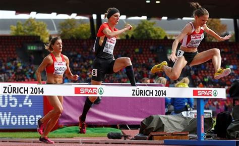 Дънекова се оправдала с възпаление на сливиците