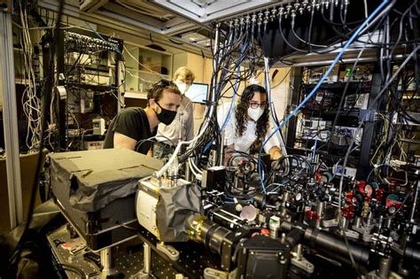 Physicists Create Qubit Programmable Quantum Simulator Scienceblog