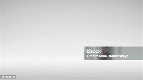 회색과 흰색 빈 그라디언트 스튜디오 샷 배경 스포트라이트가 있는 장소 빈 방 디자인 및 제품에 대한 빈 흰색 빈 방 배경 흰색 무대 연단 장소 0명에 대한 스톡 사진 및