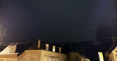 정체가 뭐야”유럽 밤하늘에 나타난 푸른빛 소용돌이영상