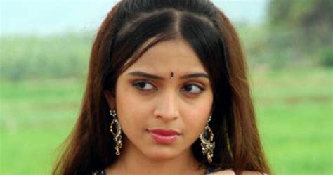 Z O O Sheena Cute Girl Navel