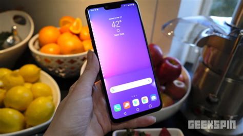 The Lg V Thinq Is Lgs First G Smartphone Geekspin