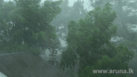 ප්‍රදේශ කිහිපයකට වැසි සහ සුළං අරුණ