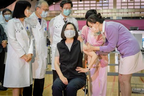 100萬「高端戰士」赴日要重打？ 醫師質疑：國家花錢替高端善後？