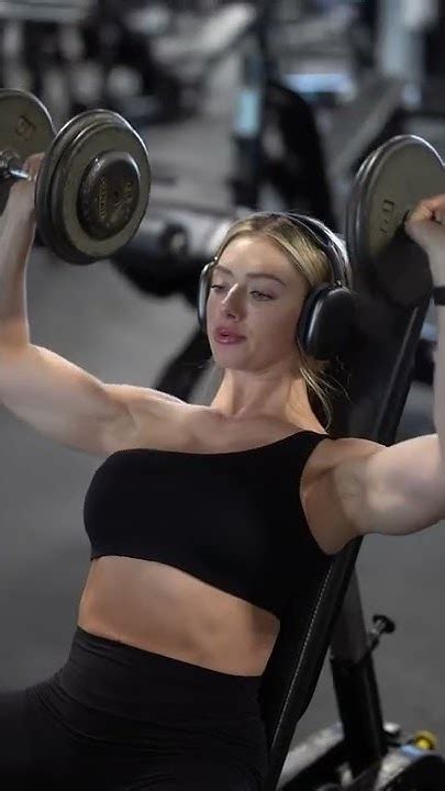 زن ورزشکار Youtube