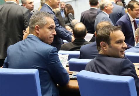 Гласуването за председател на парламента отново се провали