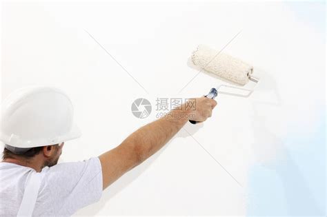 工作时画的家兼画师涂漆滚高清图片下载 正版图片504897222 摄图网