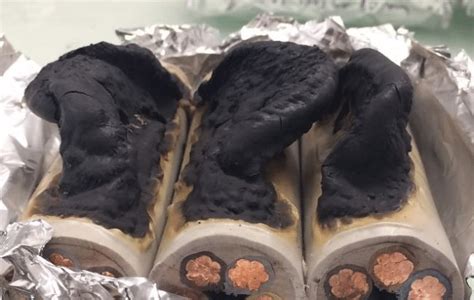 Char Intumescent Se Formant Sur Le Câble Pvc Blanc Avant Linflammation Download Scientific