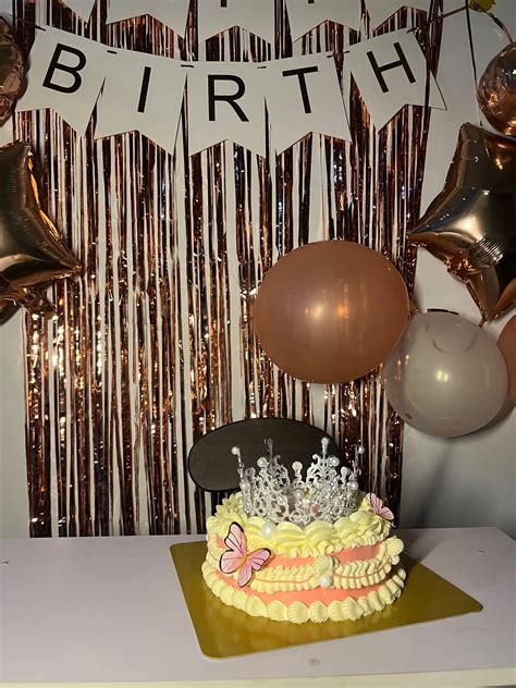 ไอเดียถ่ายรูปวันเกิด” คอนเซ็ปท์เจ้าหญิงเจ้าใจ 🧁🎀 👸🏻 แกลเลอรีที่โพสต์โดย 빔이🦋🇰🇷 Lemon8