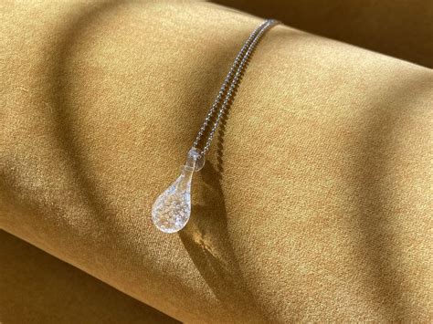 투명한 유리에 청량함을 담은 탄산 모티브 유리 목걸이 텀블벅 크리에이터를 위한 크라우드펀딩