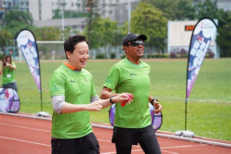 「華懋心連心跑出光明」矇眼運動體驗 發揚傷健共融精神｜大紀元時報 香港｜獨立敢言的良心媒體