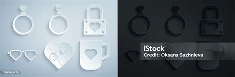 하트 모양의 상자 자물쇠 하트 러브 안경 커피 컵 다이아몬드 약혼 반지 및 결혼 반지 아이콘에 사탕을 설정합니다 벡터 3차원 형태에 대한 스톡 벡터 아트 및 기타 이미지