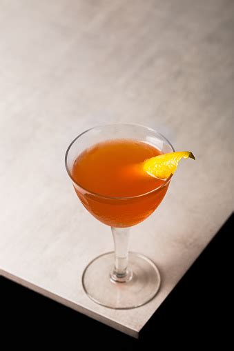 종이 비행기 칵테일 술 버번 위스키 아마로 아페롤 레몬 주스 0명에 대한 스톡 사진 및 기타 이미지 0명 가까운 고명 Istock
